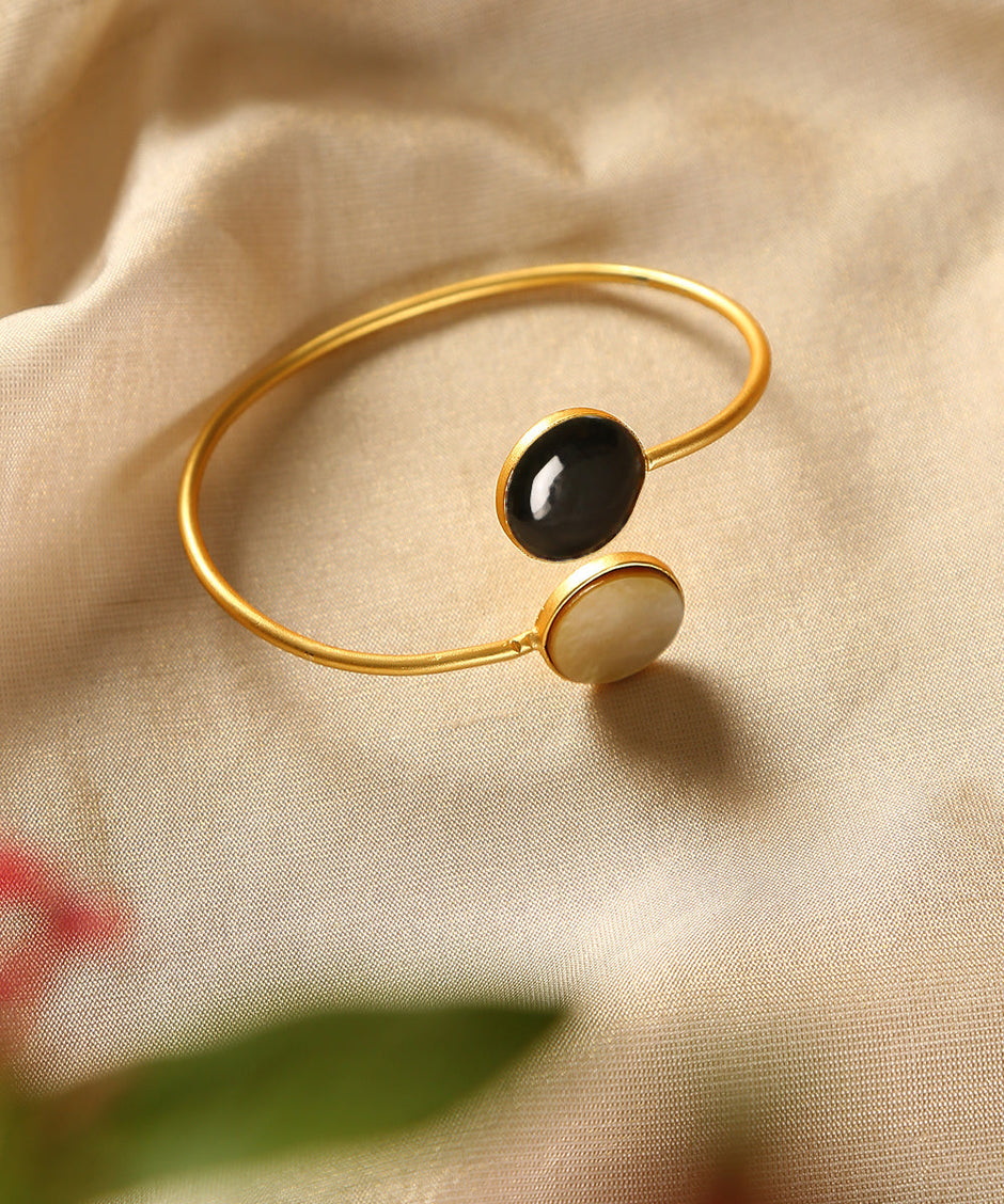Artisanal Heirlooms: Heritage Handcrafted Bangles – WeaverStory